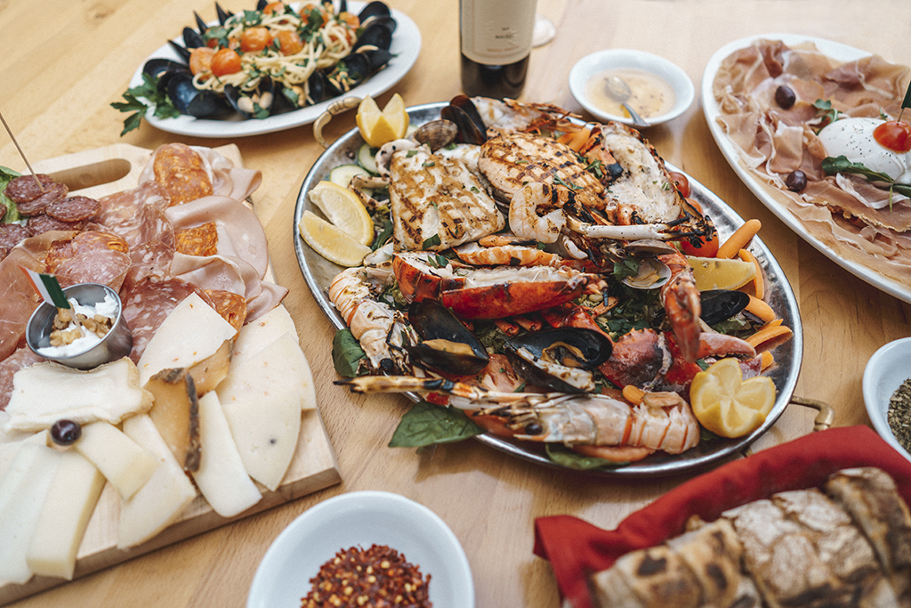 Española Way - Restaurants, Shopping, and Entertainment