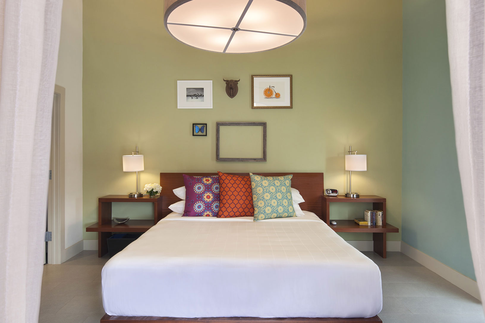 Española Way - Restaurants, Shopping, and Entertainment