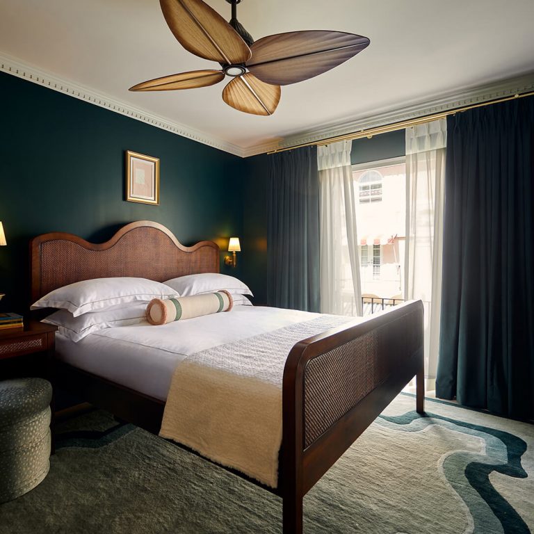 Española Way - Restaurants, Shopping, and Entertainment